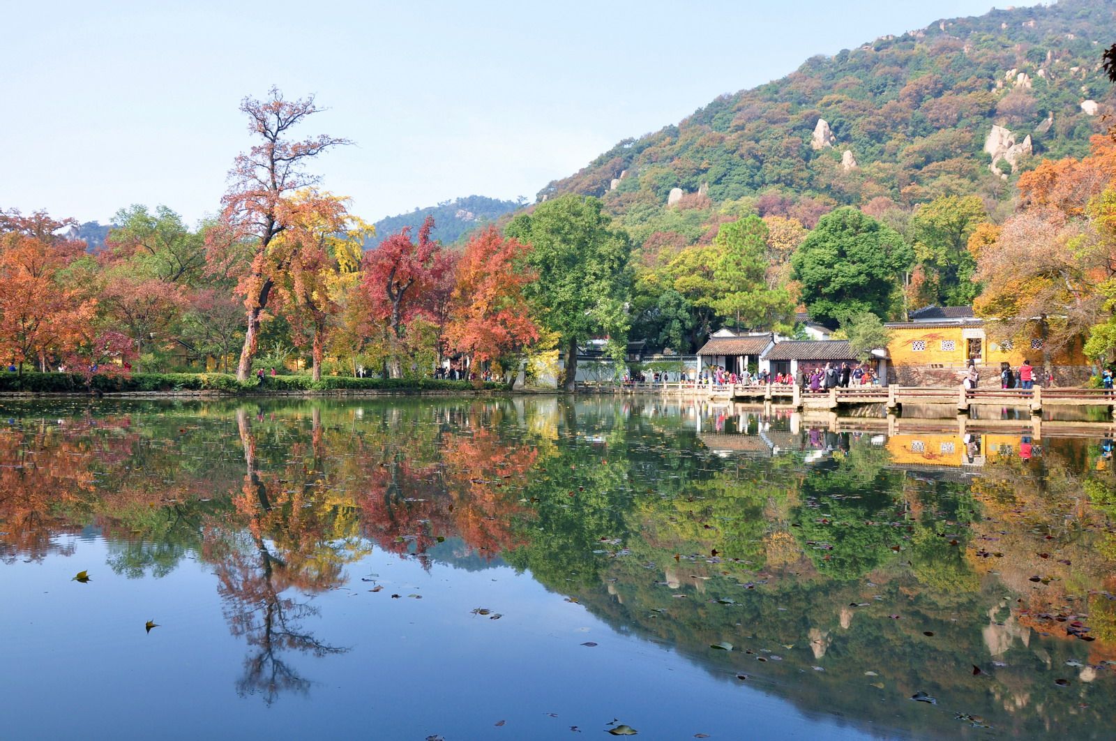 縱橫遊WWPKG -[6天]【4大賞楓勝地】南京栖霞寺．蘇州天平山．無錫寄暢園． 杭州九溪煙樹．雲瀾灣溫泉小鎮．率先品嚐大閘蟹．惠山寺． 天下第二泉．上海張園．全程入住國際品牌酒店 ️優惠碼 ...