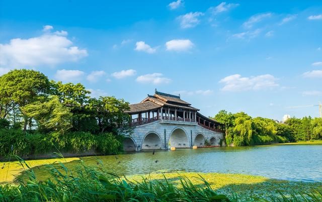 縱橫遊WWPKG -[5天]【賞秋美饌】無錫．杭州．上海．保證上海世茂&無錫「INTERCONTINENTAL」．[季節限定]寄暢園賞楓+銀杏．蘇州天平山紅葉．住宿烏鎮園內．江南金秋蟹宴．杭州 ...